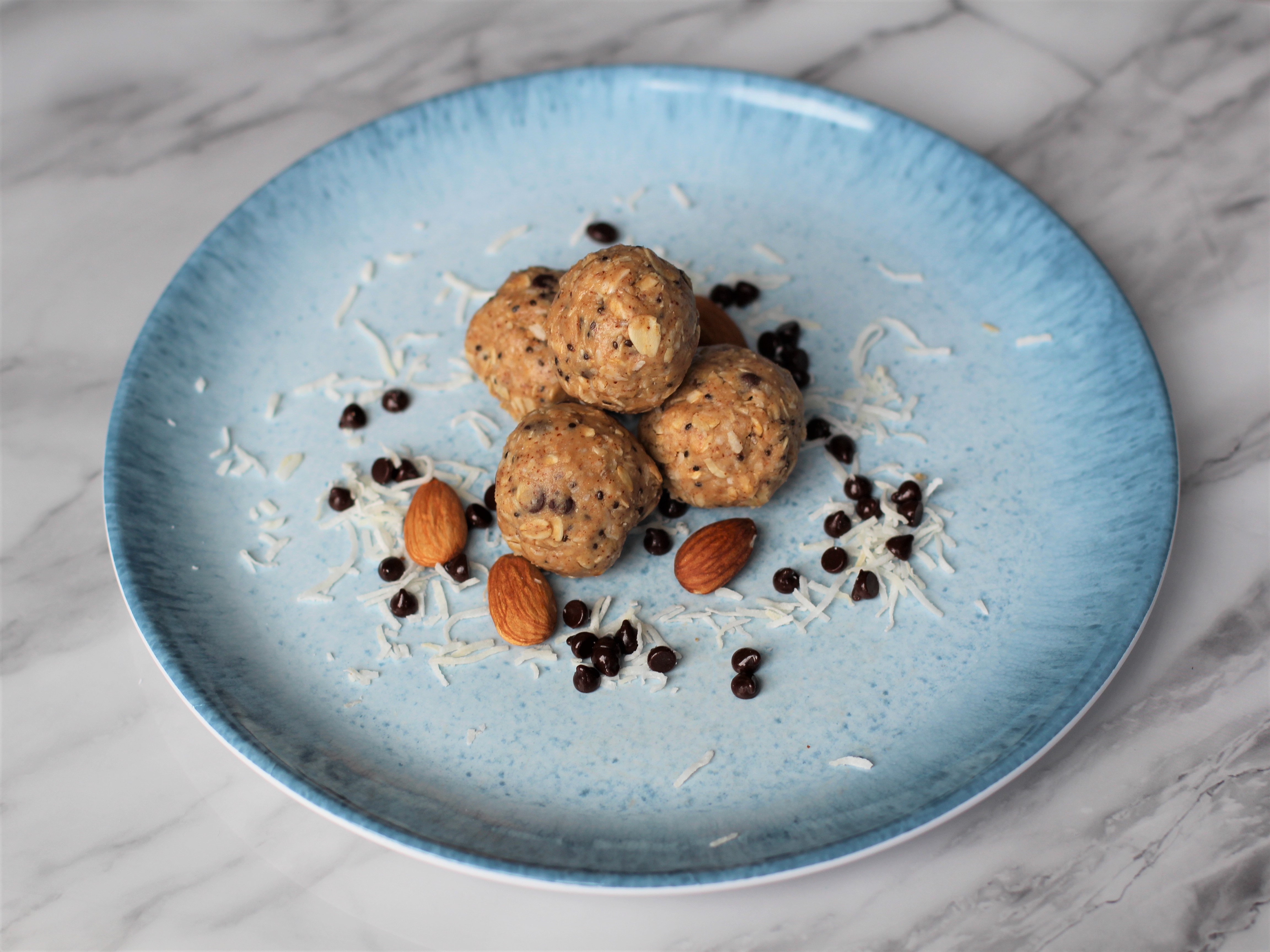 Coconut Oat Energy Balls – Nicole Gaine Nutritional Therapy